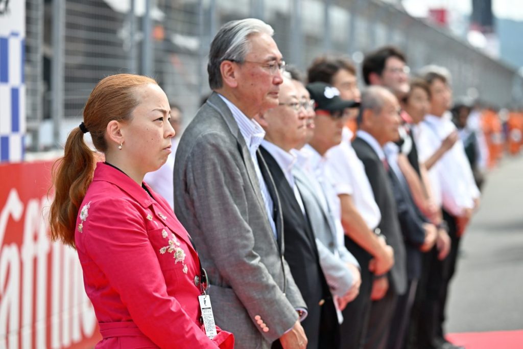 「第1回瑶子女王杯(Princess Yohko Cup)」 栄えある賜杯を下賜されたのは坪井翔｜SUPER FORMULA 公式WEBサイト